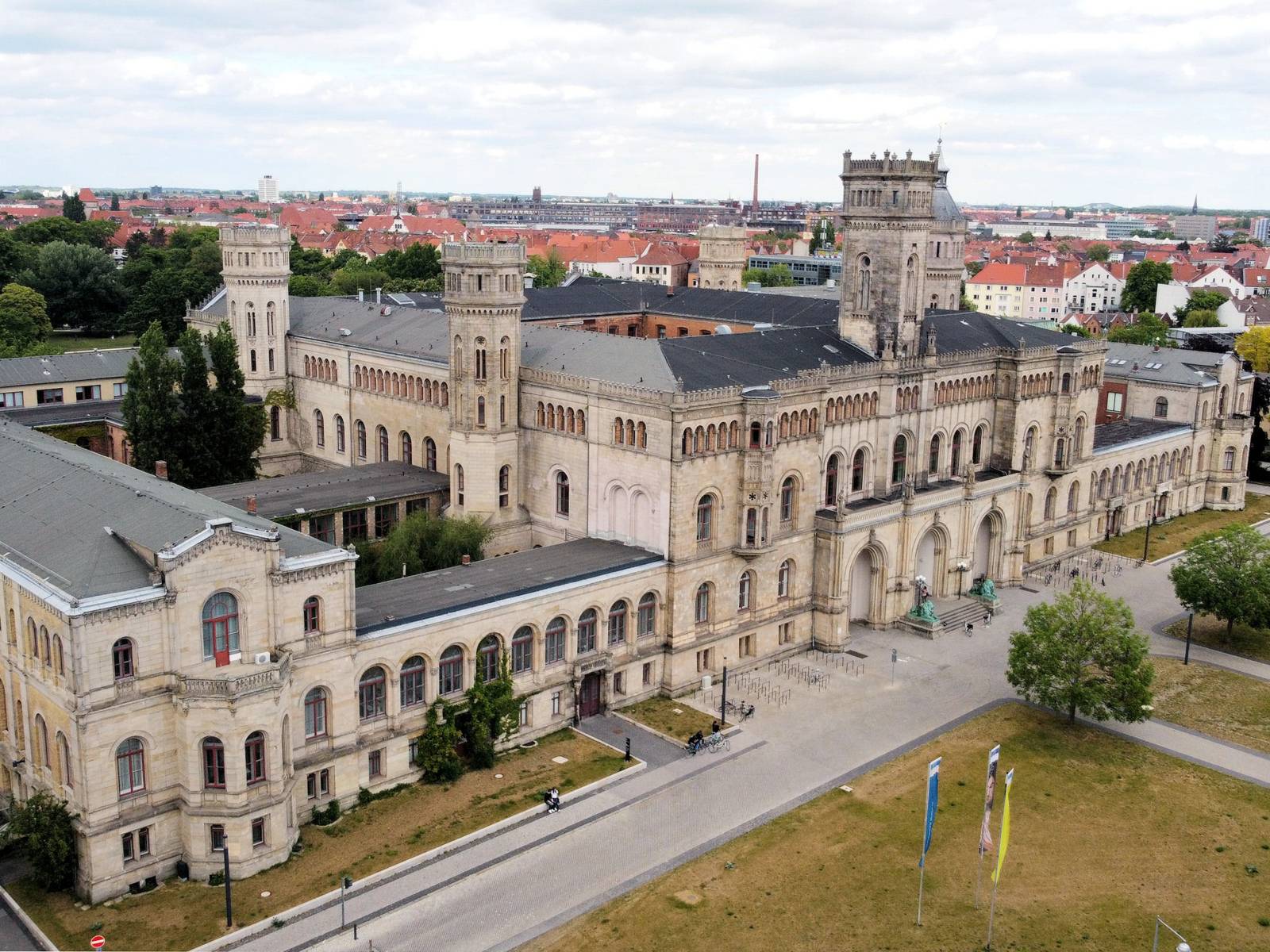 Neues Antennensystem vereinigt Kommunikation und Sensorik | Wirtschaft ...
