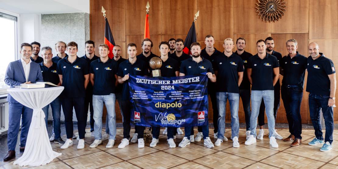 Waspo 98 Hannover verewigt sich im Goldenen Buch der Region | 2024 ...