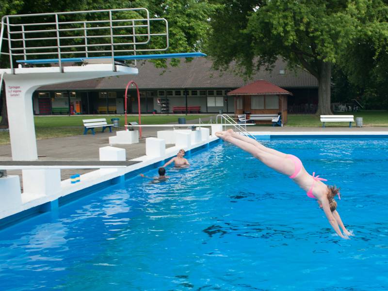 Freibad springen L1307-0507 | Allgemeine Badebilder | Bäder | Bilder ...