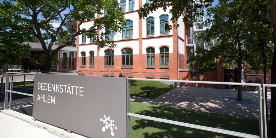 Gedenkstätte Ahlem - 2014 von Heisterbergallee (Panorama)