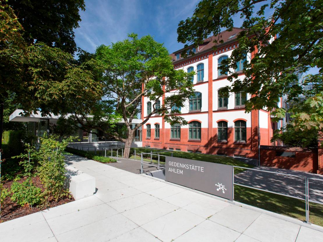 „Visuelle Leerstellen“ in der Gedenkstätte Ahlem | Programm ...