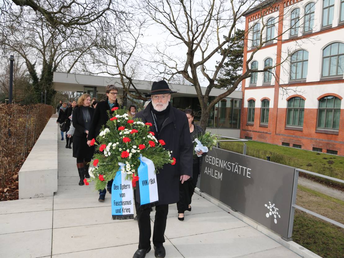 Sinti und Roma-Gedenktag 2017 | Sinti und Roma-Gedenktag 2017 | Galerie | 01 DATA (Neu) | Media ...