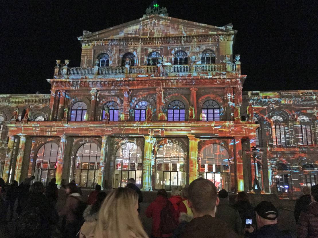 Opernhaus: Bolshoi meets Staatsoper Hannover | Lichtkunstfestival 2018 ...