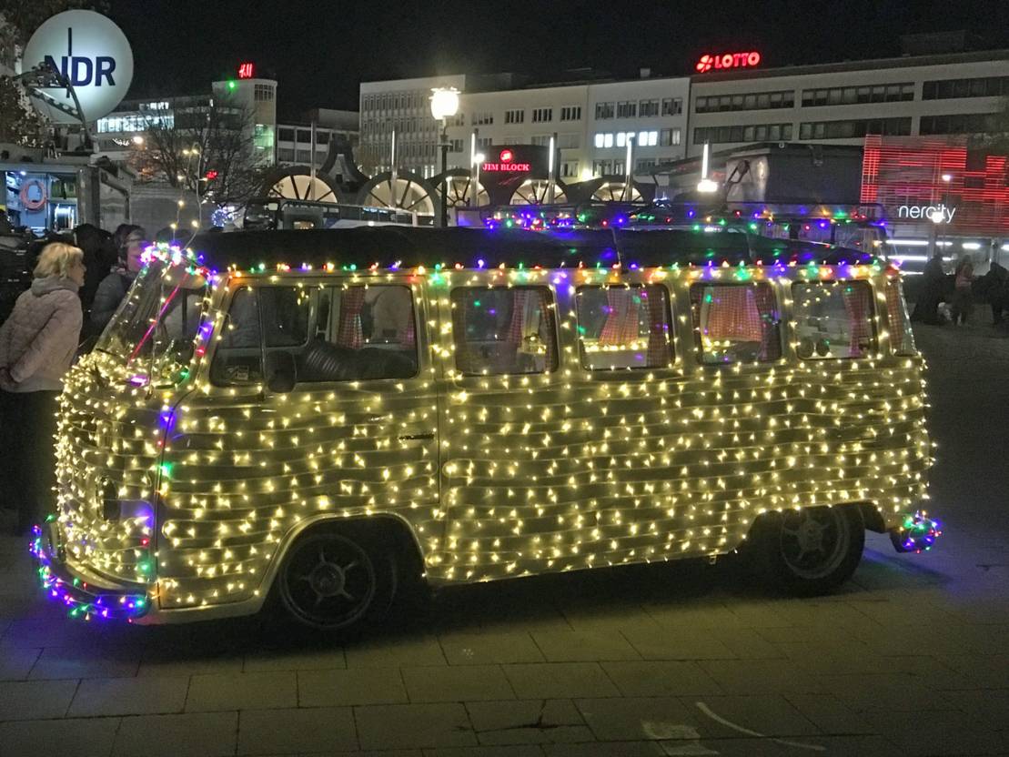 Twinkle Light Bus | Lichtkunstfestival 2018 | Galerie | 01 DATA (Neu ...