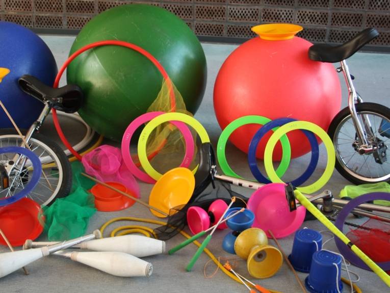 Zirkusmaterialien | 2014 | Veranstaltungen | FZH Linden ...